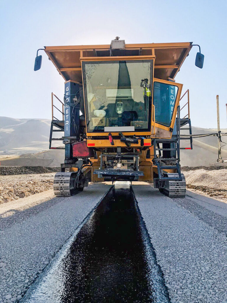 Asphalt Core Dam Paver | ACDR X-4 | Geometri